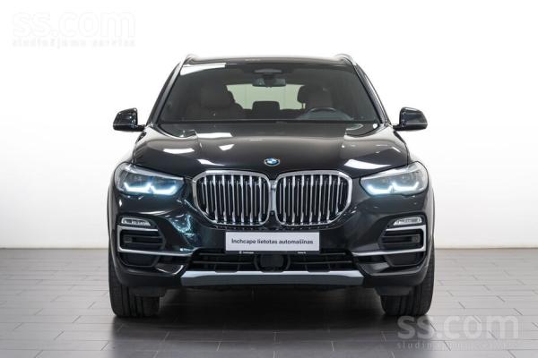 Black BMW X5 2021 in Riga, with an engine capacity of 3.00 L and mileage of 109 thousand km for 41500 €, photo 3 on AUTOMOTO.COM.LV