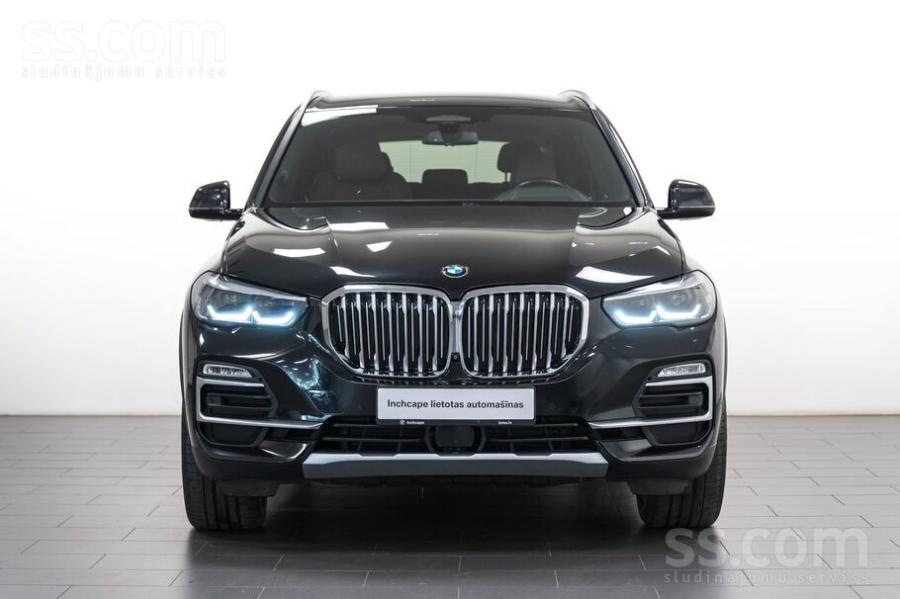 Black BMW X5 2021 in Riga, with an engine capacity of 3.00 L and mileage of 109 thousand km for 41500 €, photo 4 on AUTOMOTO.COM.LV