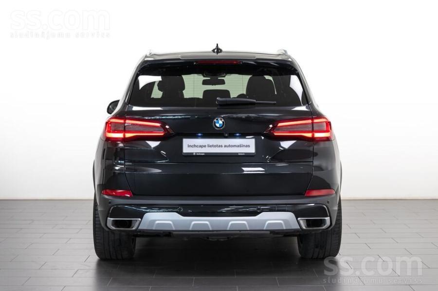 Black BMW X5 2021 in Riga, with an engine capacity of 3.00 L and mileage of 109 thousand km for 41500 €, photo 5 on AUTOMOTO.COM.LV