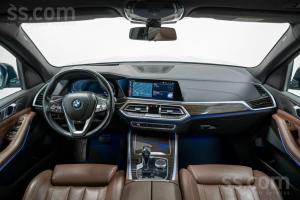 Black BMW X5 2021 in Riga, with an engine capacity of 3.00 L and mileage of 109 thousand km for 41500 €, photo 6 on AUTOMOTO.COM.LV