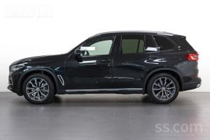Black BMW X5 2021 in Riga, with an engine capacity of 3.00 L and mileage of 109 thousand km for 41500 €, photo 12 on AUTOMOTO.COM.LV