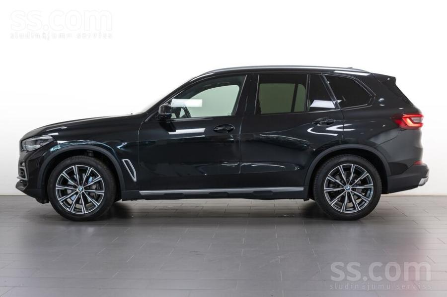 Black BMW X5 2021 in Riga, with an engine capacity of 3.00 L and mileage of 109 thousand km for 41500 €, photo 12 on AUTOMOTO.COM.LV