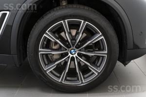 Black BMW X5 2021 in Riga, with an engine capacity of 3.00 L and mileage of 109 thousand km for 41500 €, photo 16 on AUTOMOTO.COM.LV