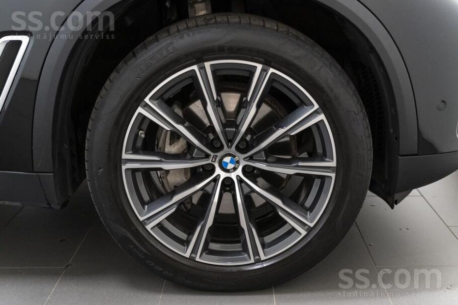 Black BMW X5 2021 in Riga, with an engine capacity of 3.00 L and mileage of 109 thousand km for 41500 €, photo 16 on AUTOMOTO.COM.LV
