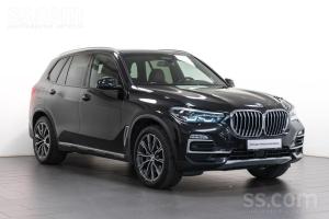 Black BMW X5 2021 in Riga, with an engine capacity of 3.00 L and mileage of 109 thousand km for 41500 €, photo 18 on AUTOMOTO.COM.LV