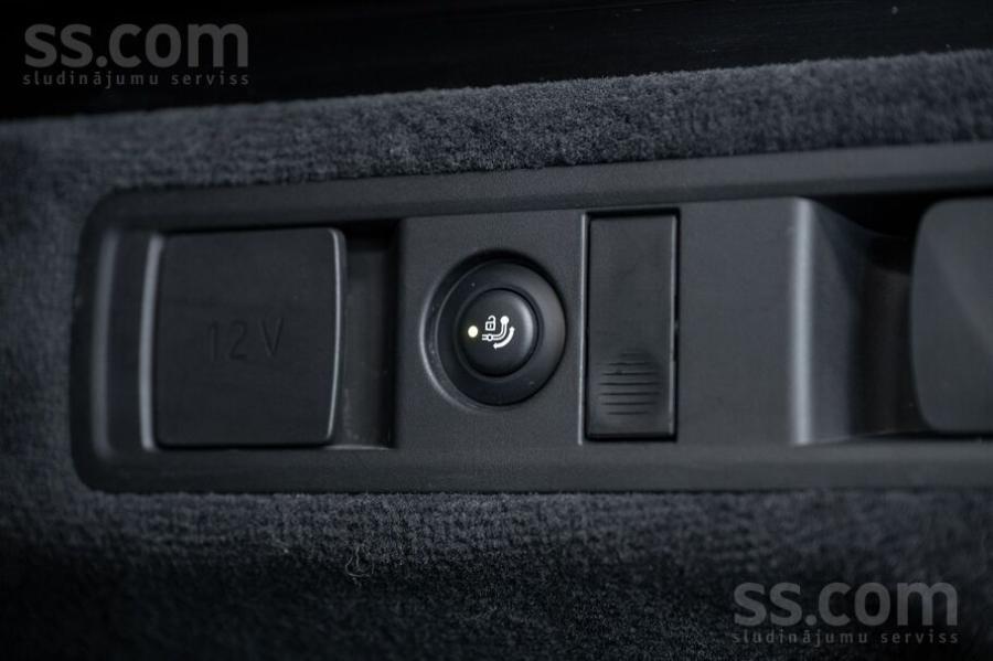 Black BMW X5 2021 in Riga, with an engine capacity of 3.00 L and mileage of 109 thousand km for 41500 €, photo 20 on AUTOMOTO.COM.LV