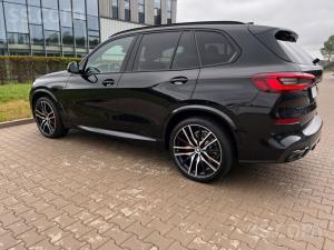 Black BMW X5 2021 in Riga, with an engine capacity of 4.40 L and mileage of 89 thousand km for 53900 €, photo 7 on AUTOMOTO.COM.LV