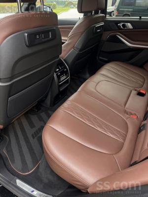 Black BMW X5 2021 in Riga, with an engine capacity of 4.40 L and mileage of 89 thousand km for 53900 €, photo 11 on AUTOMOTO.COM.LV