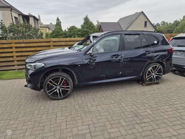 BMW X5 2021 Kauņa vietnē Melns BMW X5 2021 Kauņa, ar dzinēja tilpumu 3.00 L un nobraukumu 156 tūkst. km par 12500 €, foto 4 vietnē AUTOMOTO.COM.LV