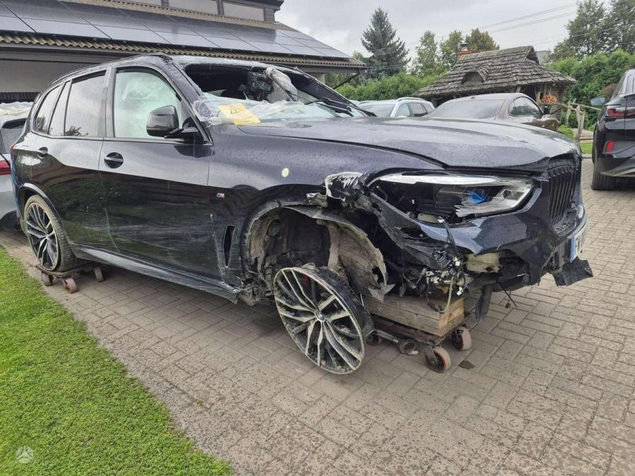 Melns BMW X5 2021 Kauņa, ar dzinēja tilpumu 3.00 L un nobraukumu 156 tūkst. km par 12500 €, foto 28 vietnē AUTOMOTO.COM.LV