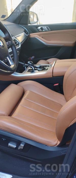 Black BMW X5 2021 in Liepaja, with an engine capacity of 3.00 L and mileage of 11 thousand km for 49500 €, photo 7 on AUTOMOTO.COM.LV