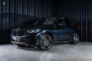 Black BMW X5 2021 in Vilnius, with an engine capacity of 3.00 L and mileage of 58 thousand km for 59999 €, photo  on AUTOMOTO.COM.LV