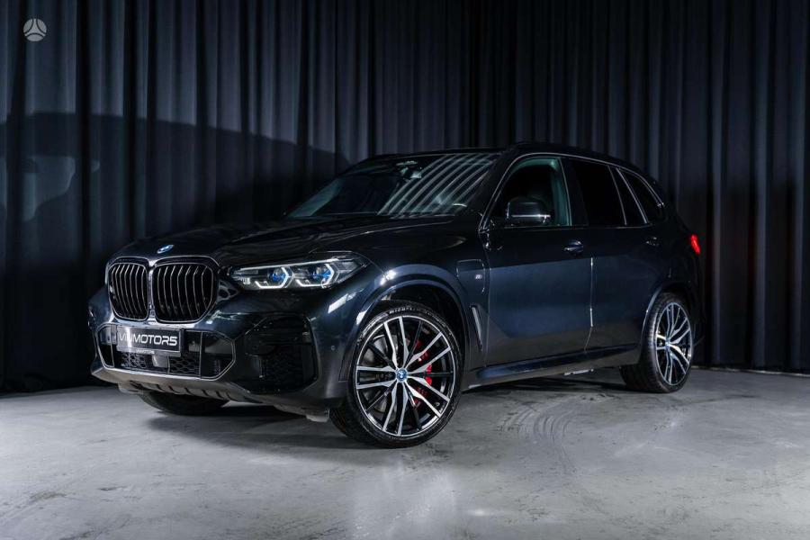 Black BMW X5 2021 in Vilnius, with an engine capacity of 3.00 L and mileage of 58 thousand km for 59999 €, photo 1 on AUTOMOTO.COM.LV
