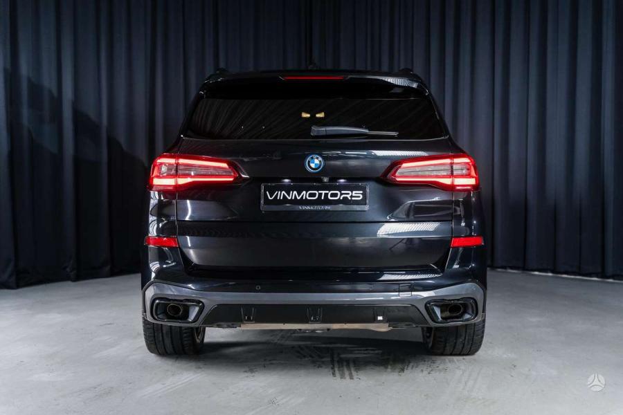 Black BMW X5 2021 in Vilnius, with an engine capacity of 3.00 L and mileage of 58 thousand km for 59999 €, photo 6 on AUTOMOTO.COM.LV