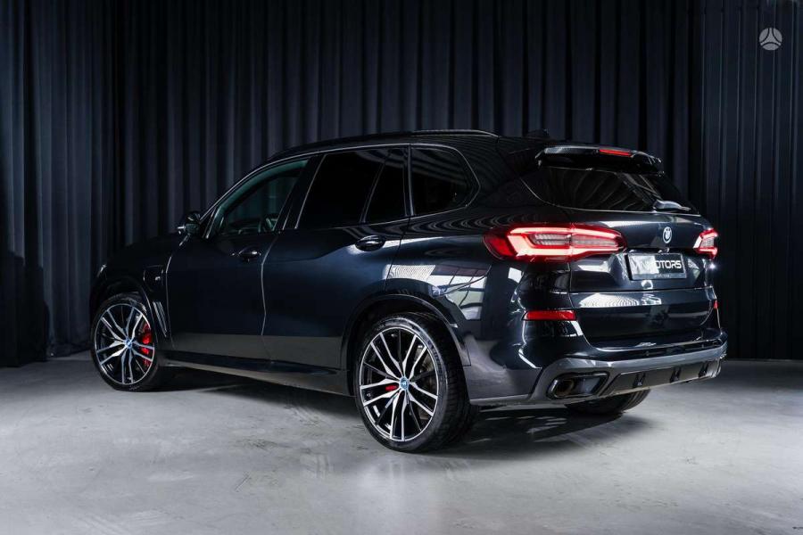 Black BMW X5 2021 in Vilnius, with an engine capacity of 3.00 L and mileage of 58 thousand km for 59999 €, photo 7 on AUTOMOTO.COM.LV