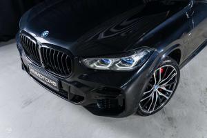 Black BMW X5 2021 in Vilnius, with an engine capacity of 3.00 L and mileage of 58 thousand km for 59999 €, photo 8 on AUTOMOTO.COM.LV