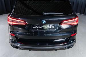 Black BMW X5 2021 in Vilnius, with an engine capacity of 3.00 L and mileage of 58 thousand km for 59999 €, photo 10 on AUTOMOTO.COM.LV