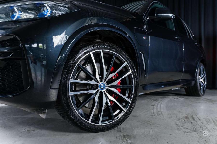 Black BMW X5 2021 in Vilnius, with an engine capacity of 3.00 L and mileage of 58 thousand km for 59999 €, photo 11 on AUTOMOTO.COM.LV