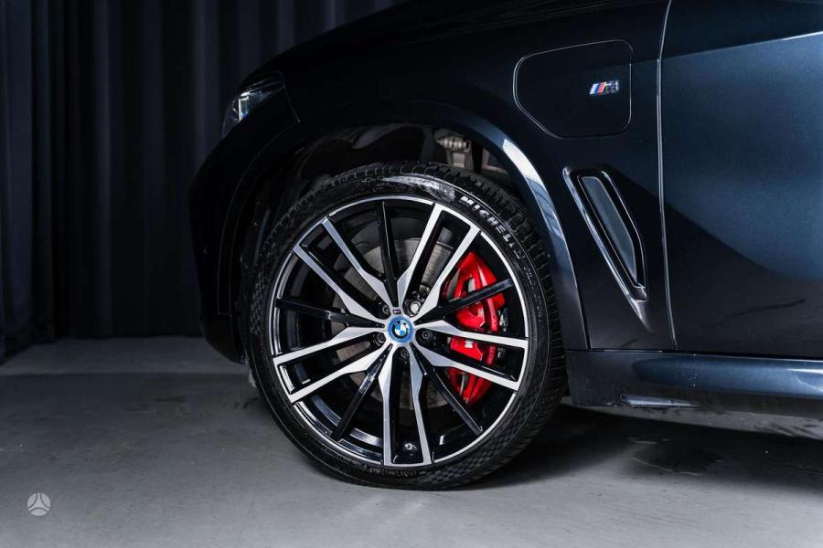 Black BMW X5 2021 in Vilnius, with an engine capacity of 3.00 L and mileage of 58 thousand km for 59999 €, photo 14 on AUTOMOTO.COM.LV