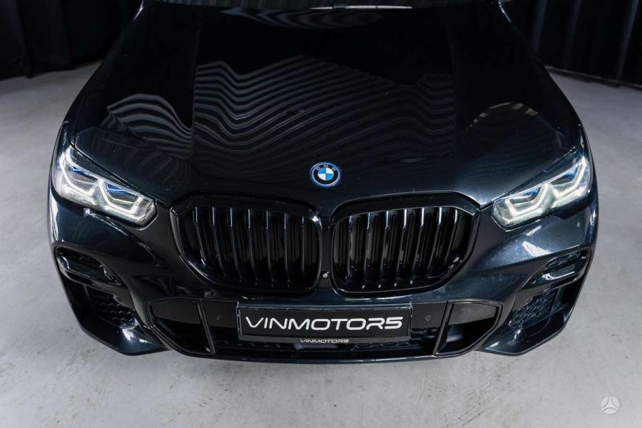 Black BMW X5 2021 in Vilnius, with an engine capacity of 3.00 L and mileage of 58 thousand km for 59999 €, photo 15 on AUTOMOTO.COM.LV