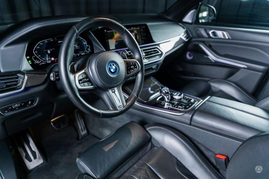 Black BMW X5 2021 in Vilnius, with an engine capacity of 3.00 L and mileage of 58 thousand km for 59999 €, photo 19 on AUTOMOTO.COM.LV