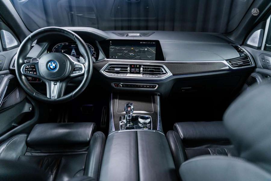 Black BMW X5 2021 in Vilnius, with an engine capacity of 3.00 L and mileage of 58 thousand km for 59999 €, photo 23 on AUTOMOTO.COM.LV