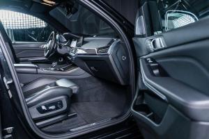 Black BMW X5 2021 in Vilnius, with an engine capacity of 3.00 L and mileage of 58 thousand km for 59999 €, photo 29 on AUTOMOTO.COM.LV