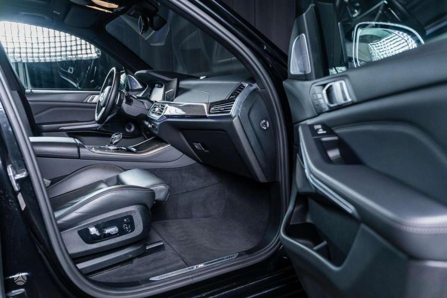 Black BMW X5 2021 in Vilnius, with an engine capacity of 3.00 L and mileage of 58 thousand km for 59999 €, photo 29 on AUTOMOTO.COM.LV