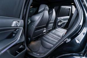 Black BMW X5 2021 in Vilnius, with an engine capacity of 3.00 L and mileage of 58 thousand km for 59999 €, photo 35 on AUTOMOTO.COM.LV
