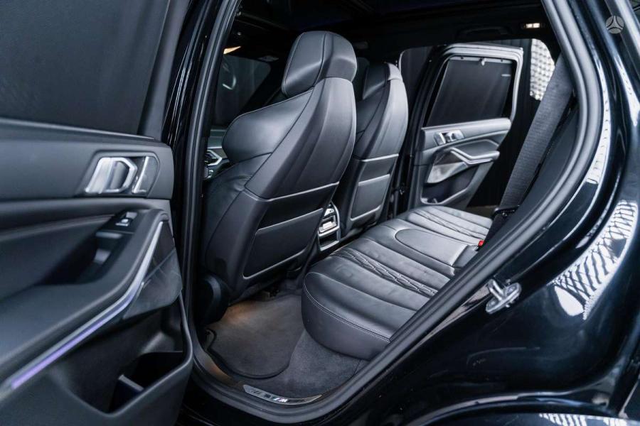 Black BMW X5 2021 in Vilnius, with an engine capacity of 3.00 L and mileage of 58 thousand km for 59999 €, photo 35 on AUTOMOTO.COM.LV