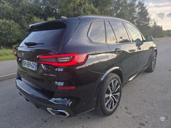 BMW X5 2021 in Taurage on AUTOMOTO.COM.LV Black BMW X5 2021 in Taurage, with an engine capacity of 2.99 L and mileage of 215 thousand km for 30900 €, photo 5 on AUTOMOTO.COM.LV