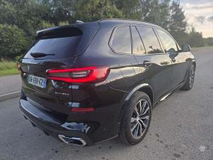 Black BMW X5 2021 in Taurage, with an engine capacity of 2.99 L and mileage of 215 thousand km for 30900 €, photo 5 on AUTOMOTO.COM.LV