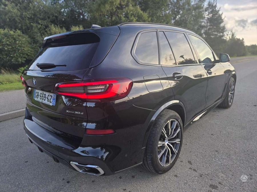 Black BMW X5 2021 in Taurage, with an engine capacity of 2.99 L and mileage of 215 thousand km for 30900 €, photo 5 on AUTOMOTO.COM.LV