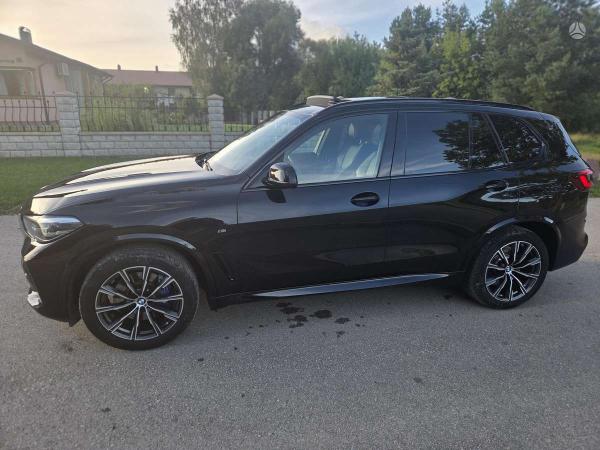 BMW X5 2021 in Taurage on AUTOMOTO.COM.LV Black BMW X5 2021 in Taurage, with an engine capacity of 2.99 L and mileage of 215 thousand km for 30900 €, photo 6 on AUTOMOTO.COM.LV