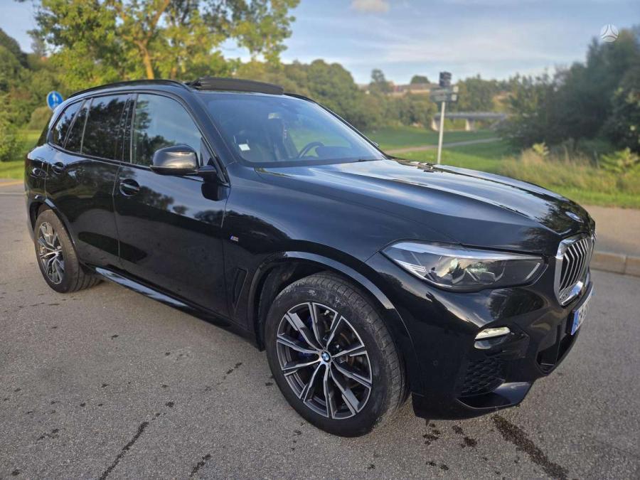 Black BMW X5 2021 in Taurage, with an engine capacity of 2.99 L and mileage of 215 thousand km for 30900 €, photo 8 on AUTOMOTO.COM.LV
