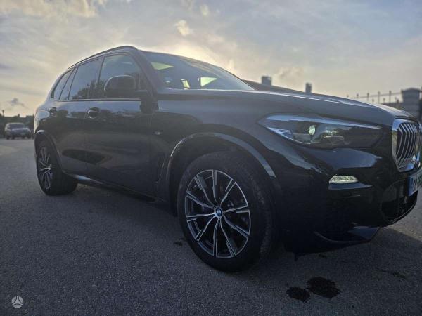 BMW X5 2021 in Taurage on AUTOMOTO.COM.LV Black BMW X5 2021 in Taurage, with an engine capacity of 2.99 L and mileage of 215 thousand km for 30900 €, photo 9 on AUTOMOTO.COM.LV
