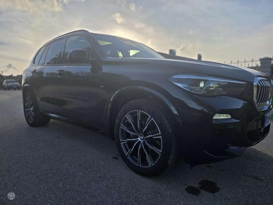 Black BMW X5 2021 in Taurage, with an engine capacity of 2.99 L and mileage of 215 thousand km for 30900 €, photo 9 on AUTOMOTO.COM.LV
