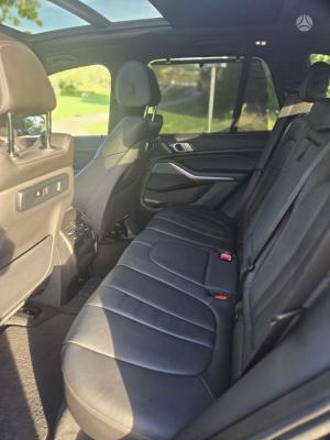 Black BMW X5 2021 in Taurage, with an engine capacity of 2.99 L and mileage of 215 thousand km for 30900 €, photo 13 on AUTOMOTO.COM.LV