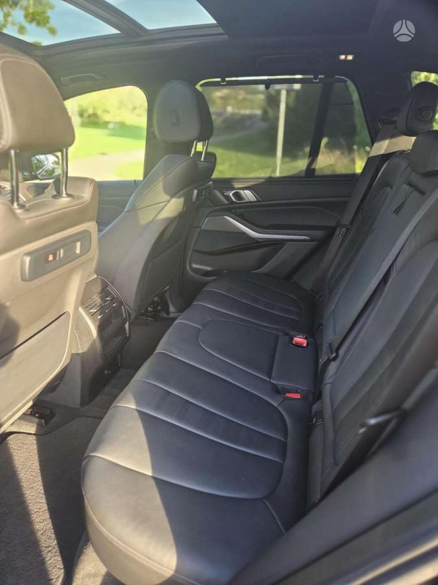 Black BMW X5 2021 in Taurage, with an engine capacity of 2.99 L and mileage of 215 thousand km for 30900 €, photo 13 on AUTOMOTO.COM.LV