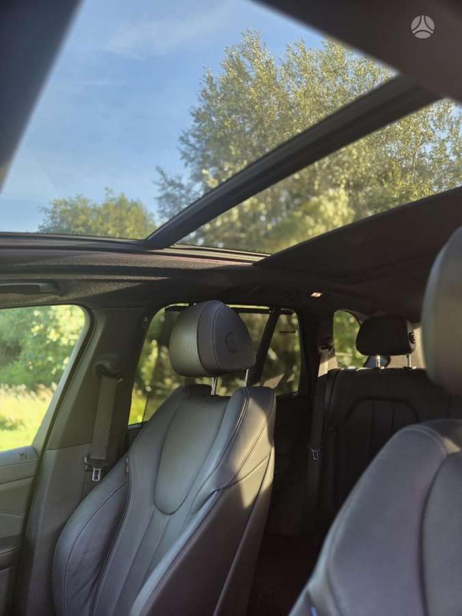 Black BMW X5 2021 in Taurage, with an engine capacity of 2.99 L and mileage of 215 thousand km for 30900 €, photo 16 on AUTOMOTO.COM.LV