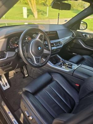 Black BMW X5 2021 in Taurage, with an engine capacity of 2.99 L and mileage of 215 thousand km for 30900 €, photo 18 on AUTOMOTO.COM.LV
