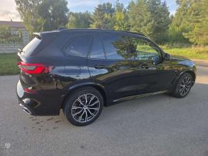 Black BMW X5 2021 in Taurage, with an engine capacity of 2.99 L and mileage of 215 thousand km for 30900 €, photo 21 on AUTOMOTO.COM.LV