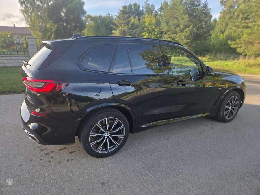 Black BMW X5 2021 in Taurage, with an engine capacity of 2.99 L and mileage of 215 thousand km for 30900 €, photo 21 on AUTOMOTO.COM.LV