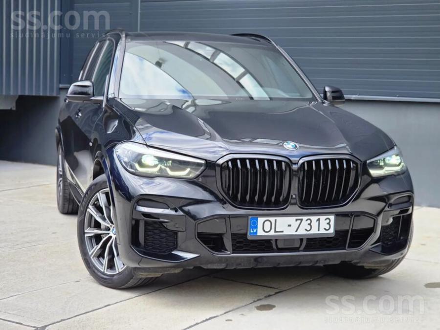 Black BMW X5 2021 in Riga, with an engine capacity of 3.00 L and mileage of 83 thousand km for 42000 €, photo 3 on AUTOMOTO.COM.LV