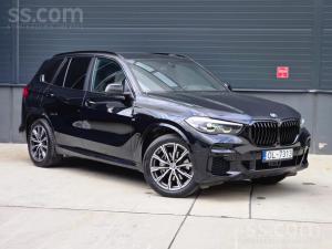 Black BMW X5 2021 in Riga, with an engine capacity of 3.00 L and mileage of 83 thousand km for 42000 €, photo 5 on AUTOMOTO.COM.LV