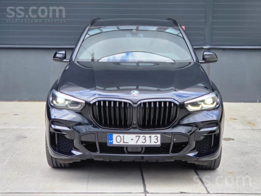 Black BMW X5 2021 in Riga, with an engine capacity of 3.00 L and mileage of 83 thousand km for 42000 €, photo 6 on AUTOMOTO.COM.LV