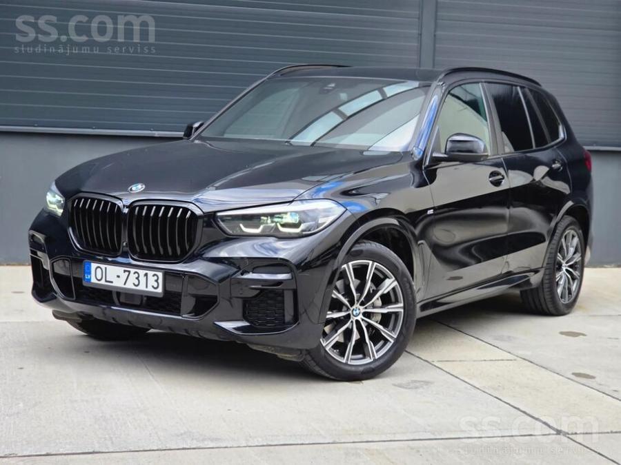 Black BMW X5 2021 in Riga, with an engine capacity of 3.00 L and mileage of 83 thousand km for 42000 €, photo 8 on AUTOMOTO.COM.LV