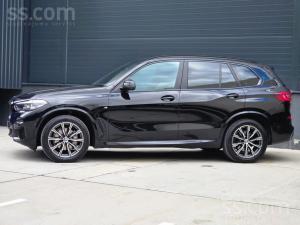 Black BMW X5 2021 in Riga, with an engine capacity of 3.00 L and mileage of 83 thousand km for 42000 €, photo 14 on AUTOMOTO.COM.LV