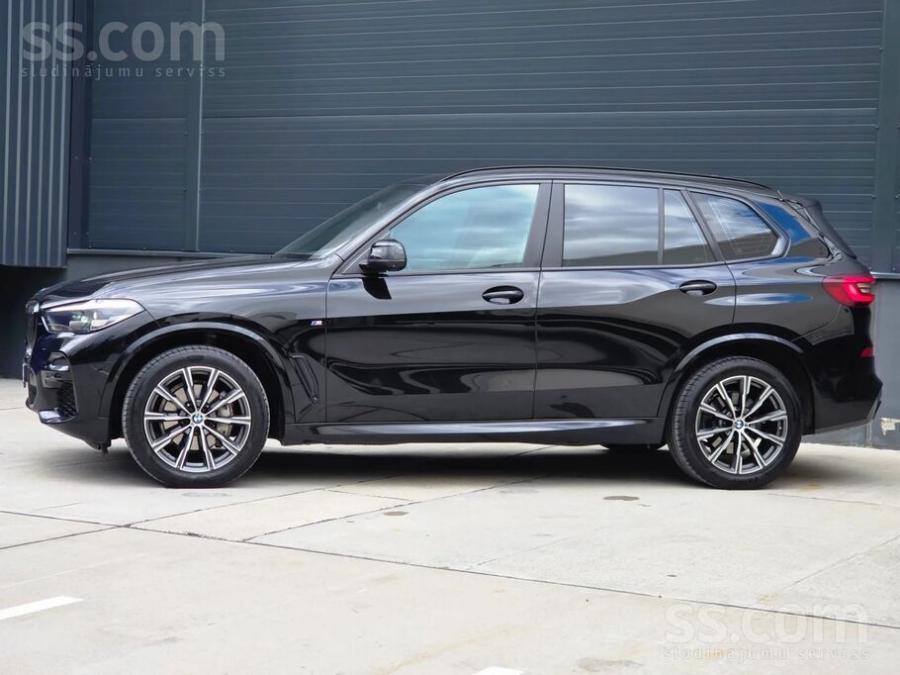 Black BMW X5 2021 in Riga, with an engine capacity of 3.00 L and mileage of 83 thousand km for 42000 €, photo 14 on AUTOMOTO.COM.LV