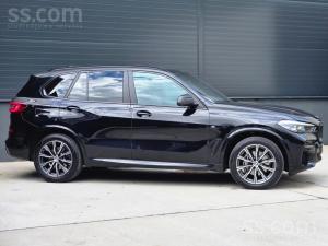 Black BMW X5 2021 in Riga, with an engine capacity of 3.00 L and mileage of 83 thousand km for 42000 €, photo 15 on AUTOMOTO.COM.LV